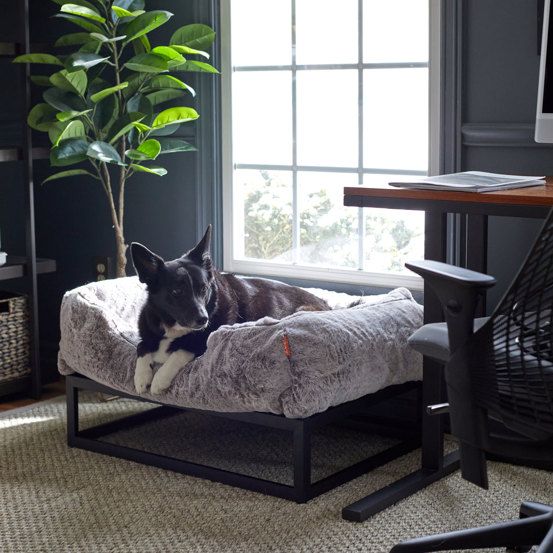 FÜZI Elevated Dog Bed | Light Grey Faux Fur Dog Bed | Luxury Dog Beds