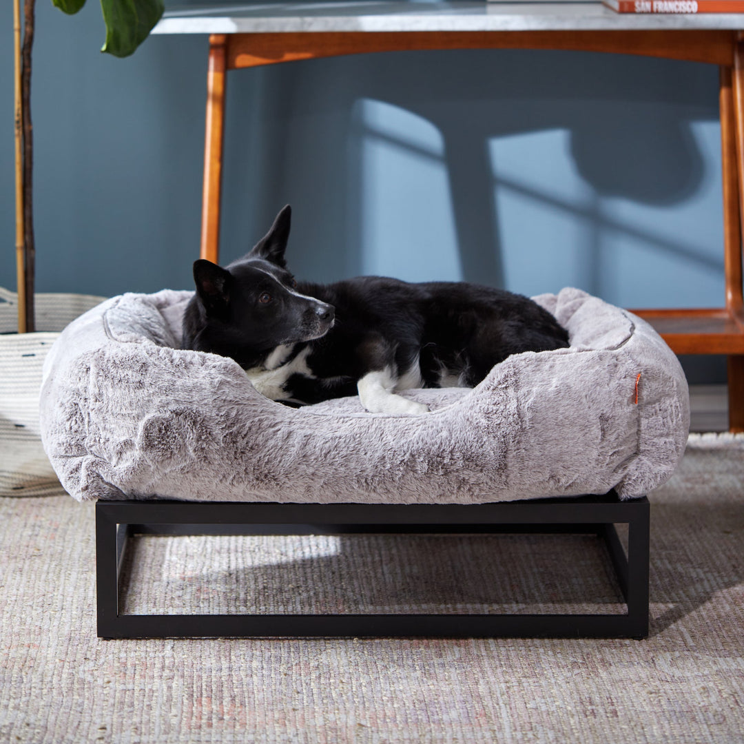 FÜZI Elevated Dog Bed | Light Grey Faux Fur Dog Bed | Luxury Dog Beds